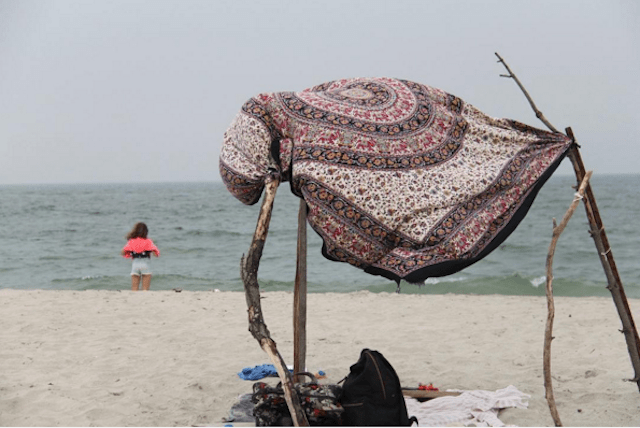 11 ways to make your own DIY beach shelter
